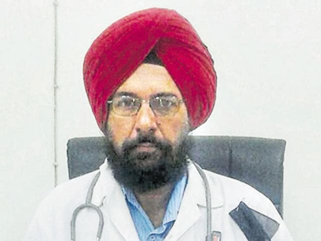Unhappy with government policies, senior doctor resigns | Hindustan Times