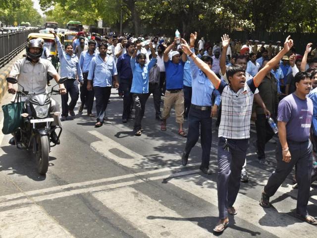 Taxi unions protest SC order on diesel cabs, cops’ high-handedness ...