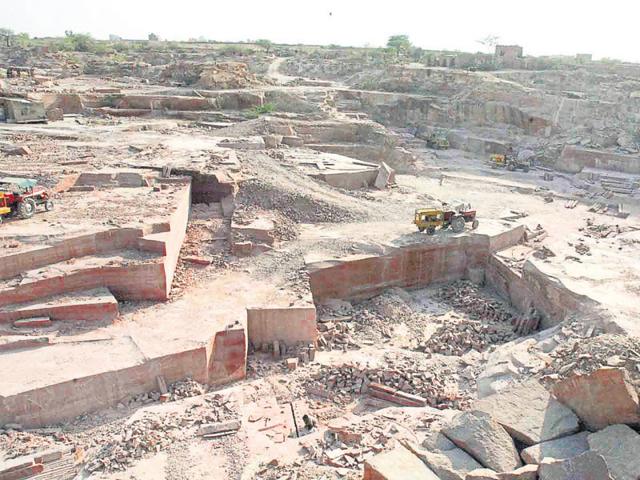 8,000 mines face closure for not getting green clearance | Hindustan Times