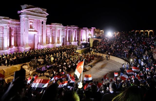 See pics of Russian orchestra performance in Syria’s war-torn Palmyra ...