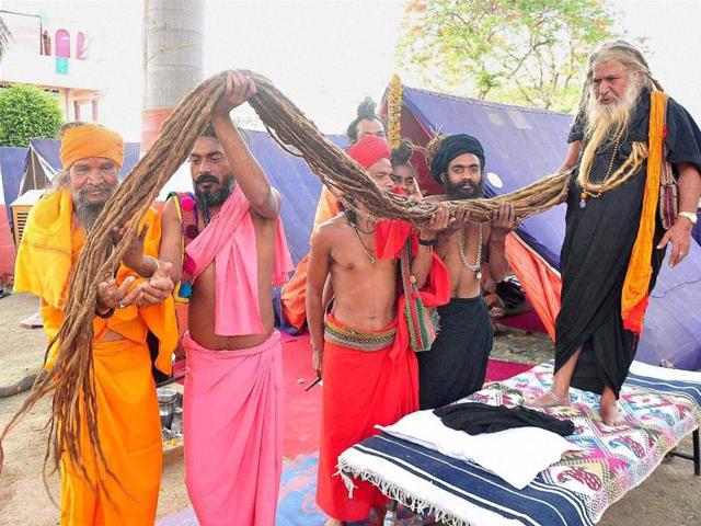 Holy dip at Simhasth Kumbh | Hindustan Times