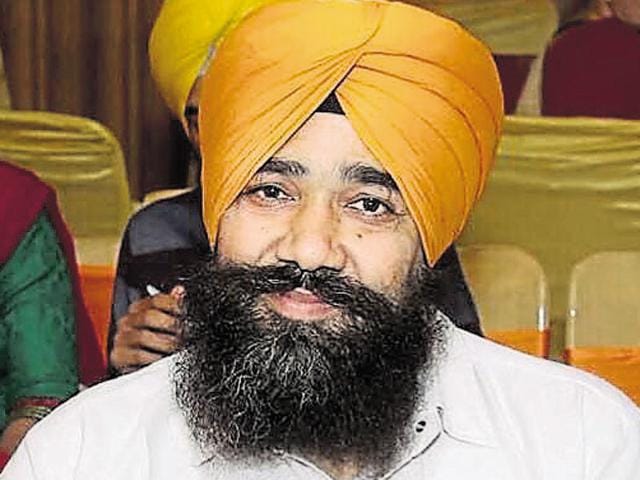 Debt-ridden farmer jumps before train in Sirhind - Hindustan Times