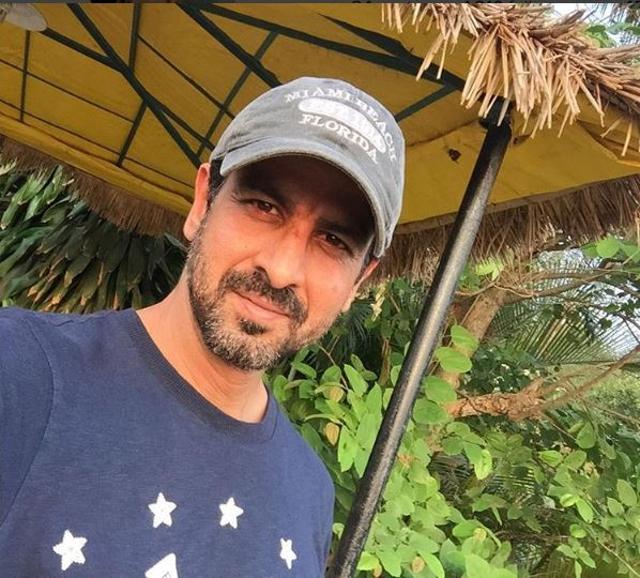 Ronit completes Kaabil shoot with 9 glass pieces ‘embedded’ in his arm ...