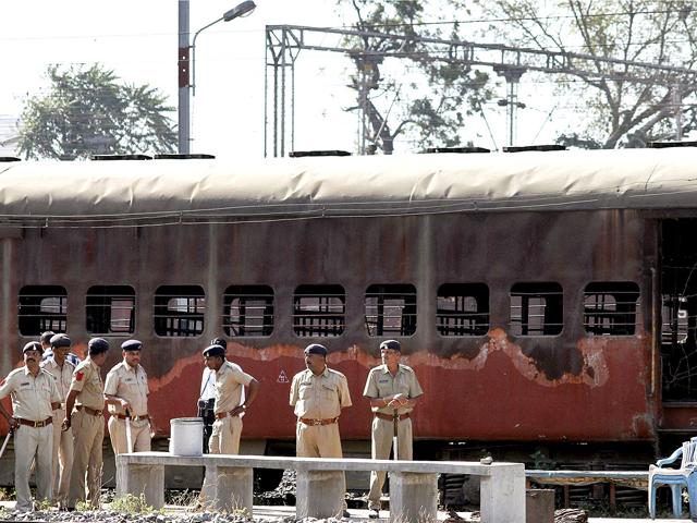 Godhra train attack accused arrested in Gujarat after 14 years | Latest ...