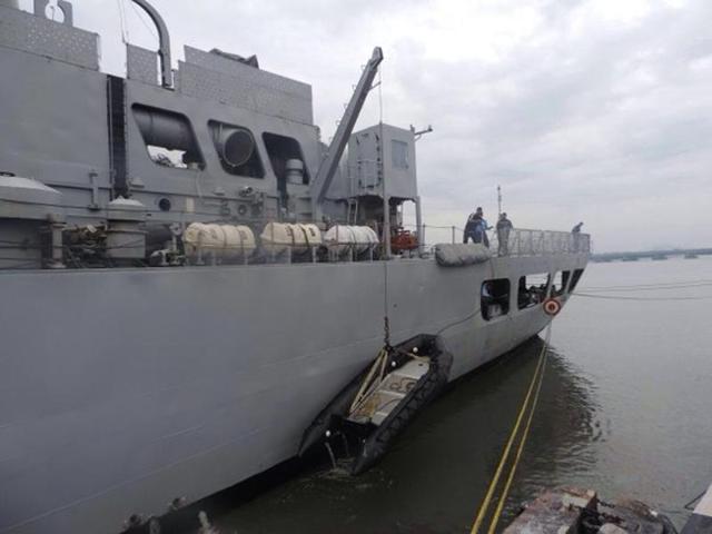 India sends two naval ships to cyclone-hit Srilanka with relief ...