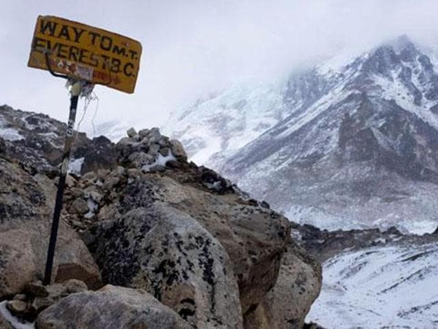 Indian climber dies on Everest, no trace of two others missing | India News