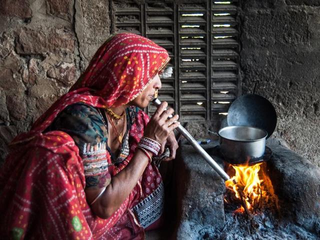 Using kerosene, wood for cooking ups cataract risk by 50% in women | Health