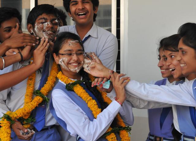 CBSE Class 10 results: Perfect 10 CGPA for 1,68,541 students ...