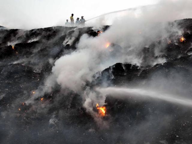 Major fire breaks out at Kalyan dumping ground | Mumbai news