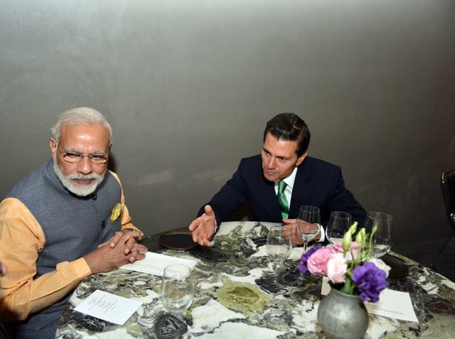 Bonding over bean tacos: Mexico President drives PM Modi to dinner ...