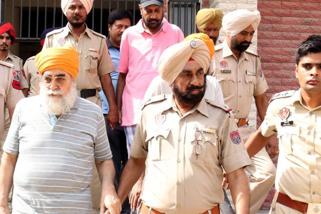 Investors charge at Pearls Group chairman outside Bathinda court ...