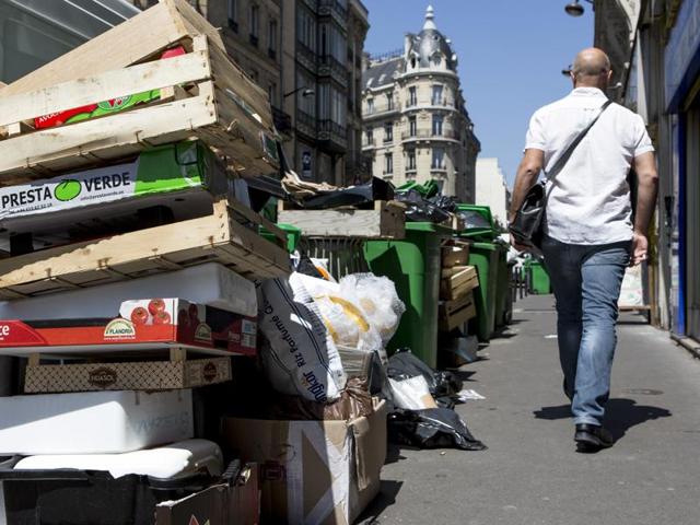Piles of trash litter French streets as Euro 2016 kicks off today ...