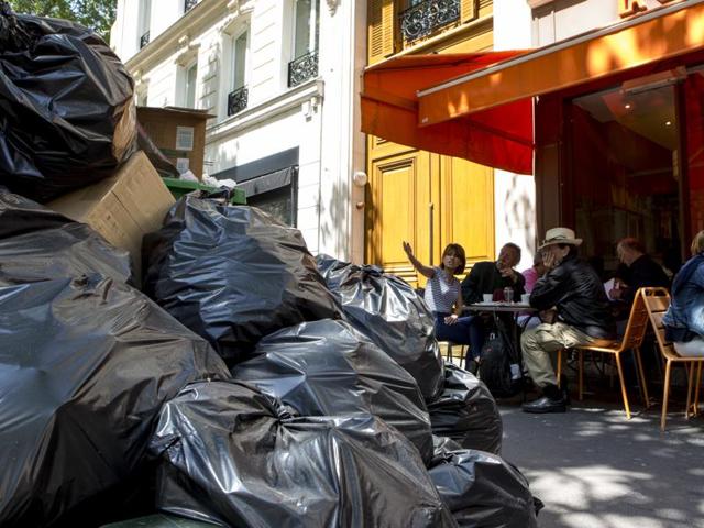 Piles of trash litter French streets as Euro 2016 kicks off today ...