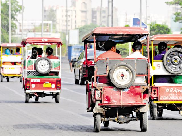 To make travel safe, Noida residents want serial numbers for e ...