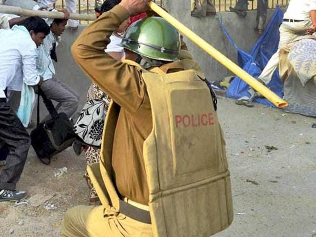 Angered over road accident, mob attacks Bihar police station| India News