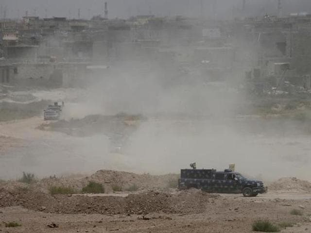 Iraqi forces retake two Falluja districts from Islamic State, push west ...