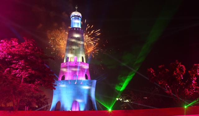 Celebrating valour with colour and laser | Hindustan Times