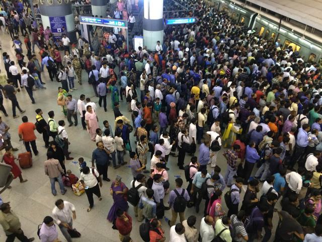 As ridership nears 50-lakh, Metro to decongest stations before Phase ...