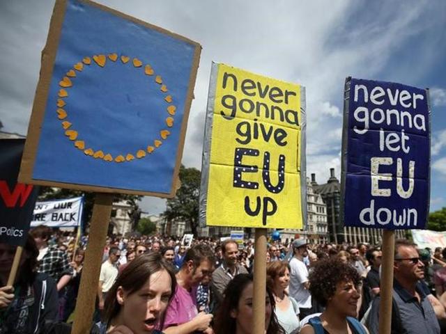 ‘I’m with EU’: Thousands march through London to protest against Brexit ...