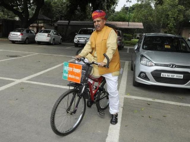 Minister Meghwal still wants to ride a bicycle to work, raises security ...