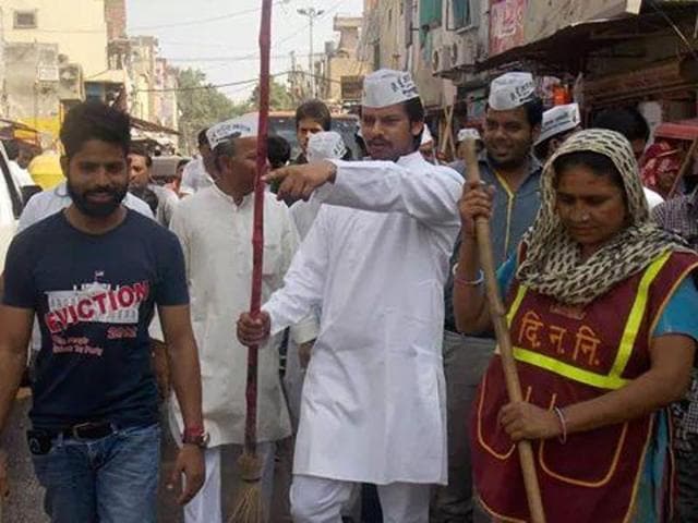 Now, AAP MLA Prakash Jarwal booked for molestation, assault | Latest ...