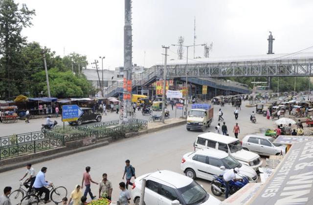 Rampant encroachment turns Kapashera road into a lane of chaos ...