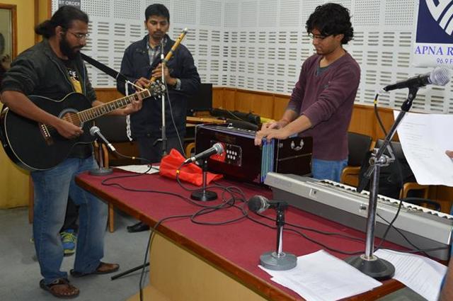 University aspirants, community (radio) ki awaaz suno... | Latest News ...