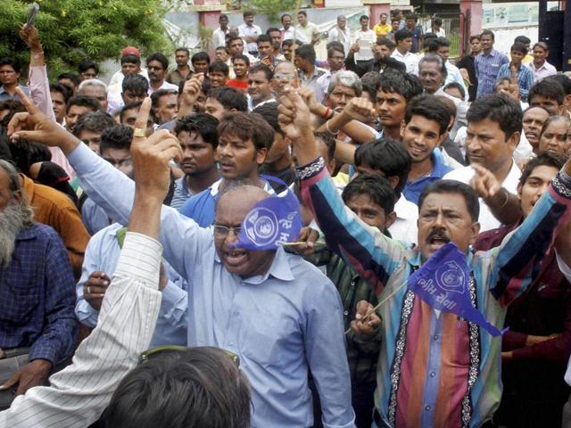 Una incident: Cop killed as Dalit protests spill to other parts of ...