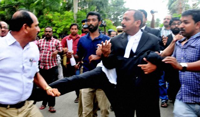 Journalists abused, TV cameramen attacked by lawyers outside Kerala HC ...
