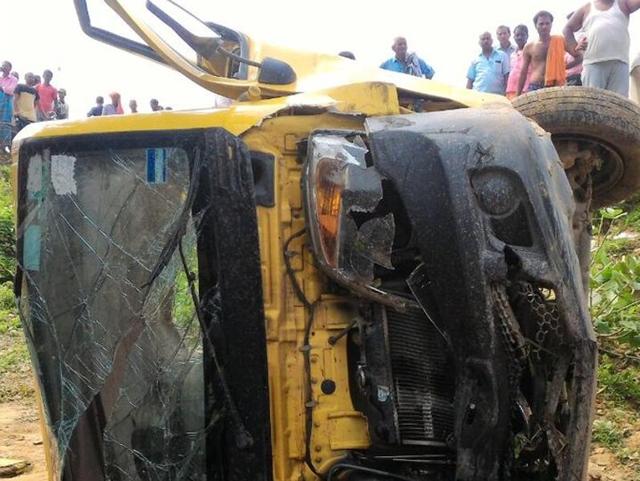 UP: 8 children killed as school van hit by train at unmanned crossing ...
