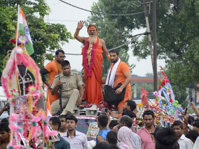 ‘Golden Baba’ heads towards Delhi | Hindustan Times