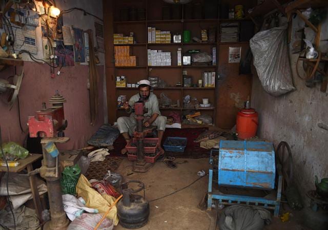 In pics: Guns cheaper than smartphones in this Pakistani tribal town ...