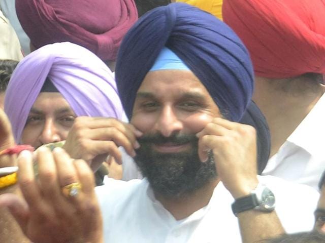 ‘Aaj bail, kal jail’: Majithia to ‘arrogant’ Kejriwal | Hindustan Times
