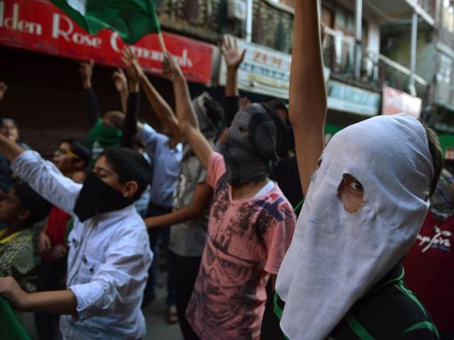 Kashmir unrest: Curfew continues as Valley limps back to normal | India ...