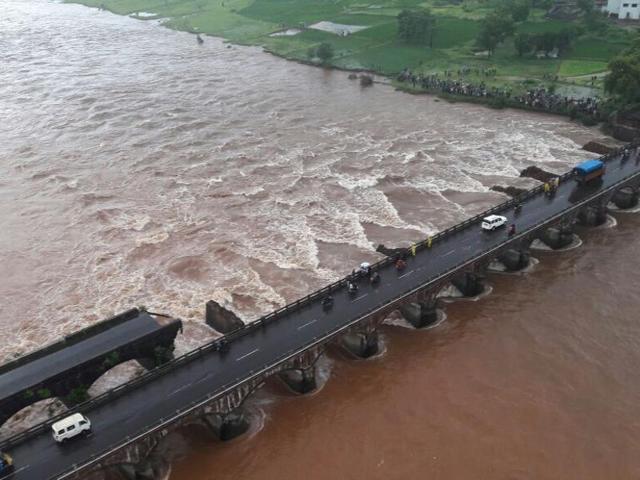 Several missing as Mahad bridge on Mumbai-Goa highway collapses ...