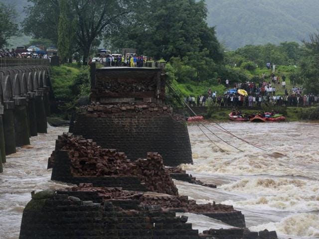 Mahad bridge collapse: Distraught kin of victims pray for their safe ...