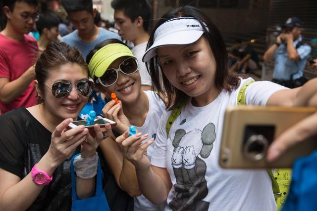 In pics: Hundreds on streets to catch Pokemons in Hong Kong’s first ...