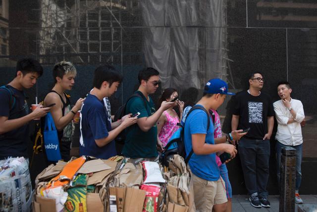 In pics: Hundreds on streets to catch Pokemons in Hong Kong’s first ...