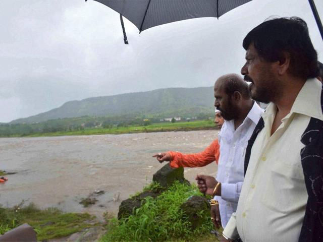 Mahad bridge collapse: Search operations continue on fifth day | Mumbai ...