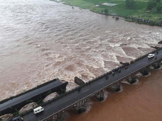 Mum-Goa highway bridge collapse: 15 still missing, rescue ops on ...
