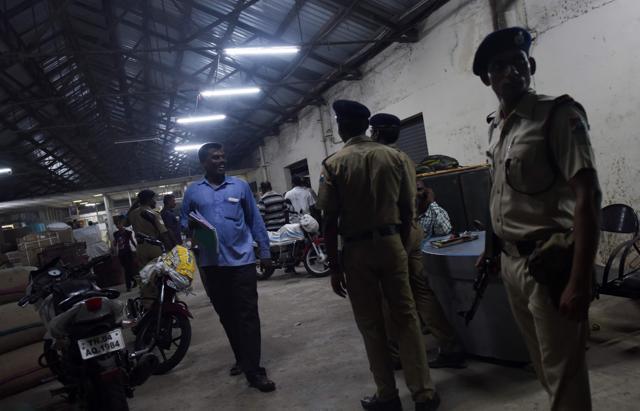 Whodunit! Cops clueless 24 hours after Tamil Nadu’s great train robbery ...