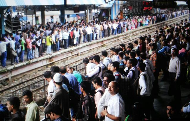 Mumbai: Commuters protest at Badlapur station after train arrives late ...