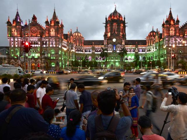 Tricolour pride: Mumbai celebrates 70 years of Independence | Hindustan ...