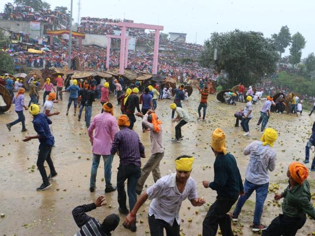 Bloody tradition: Champawat residents pelt stones to celebrate Bagwal ...