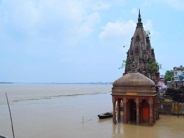 Varanasi’s Manikarnika Ghat flooded, cremations shifted to narrow lanes ...