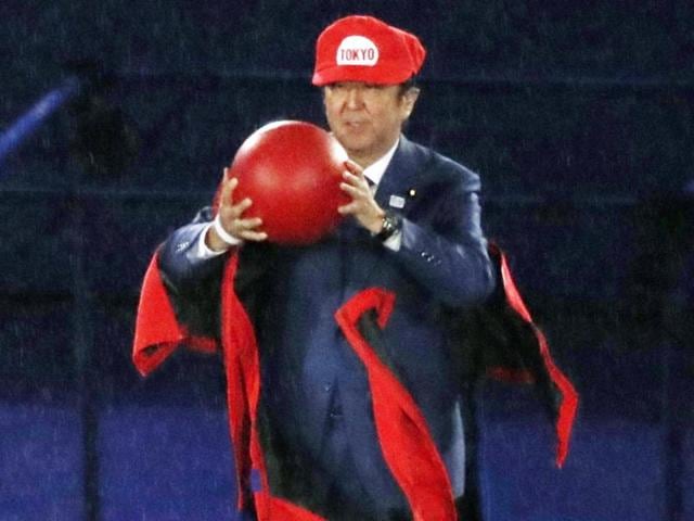 Japanese PM Shinzo Abe wows Rio closing ceremony dressed as Super Mario ...