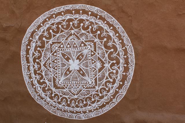 Mandana paintings: This artist is struggling to keep the tradition ...