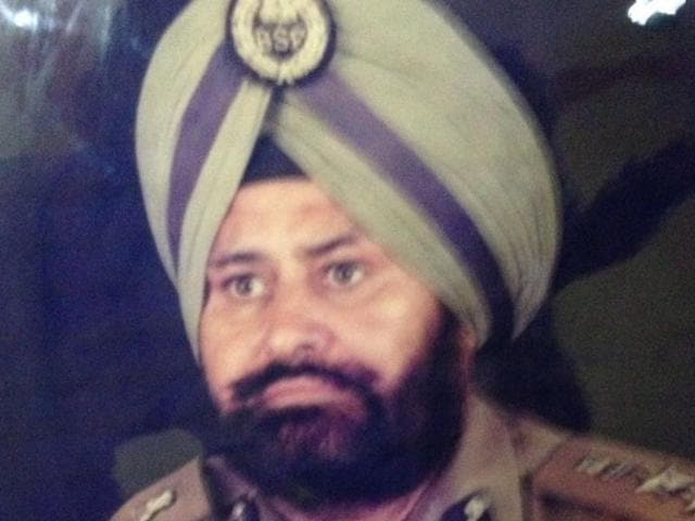 Retd BSF commandant killed by robbers at Dasuya village | Hindustan Times