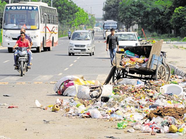 Collect waste thrice a day, Noida residents urge administration ...