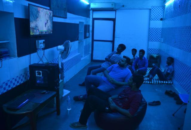 Where it pays to play: Youngsters make a killing as professional gamers ...